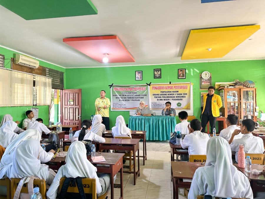 DOSEN FAKULTAS HUKUM UNILAK BERI PENYULUHAN HUKUM DI SMA NEGERI 7 ...